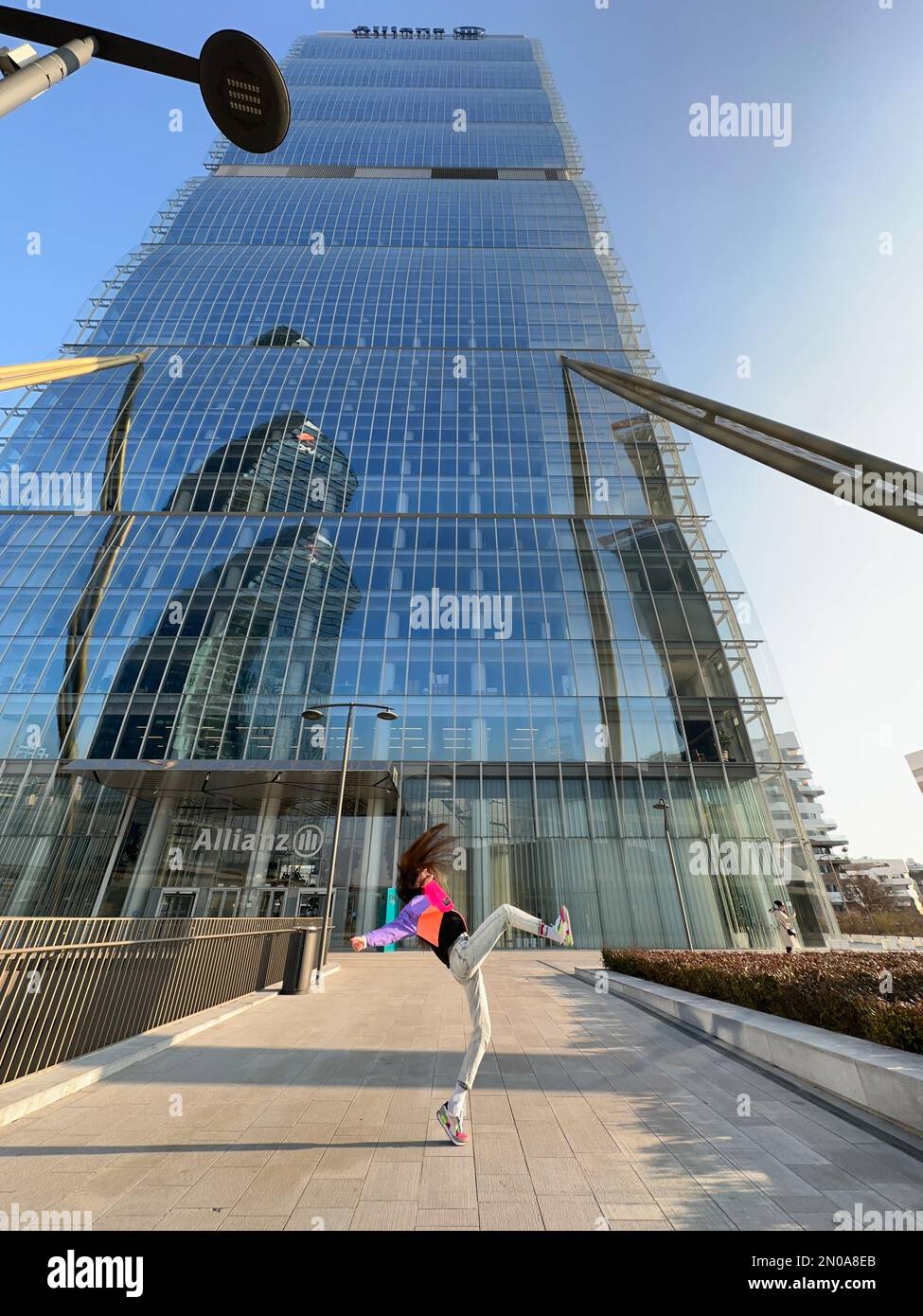 Modern skyscrapers dancing towers hi-res stock photography and images ...