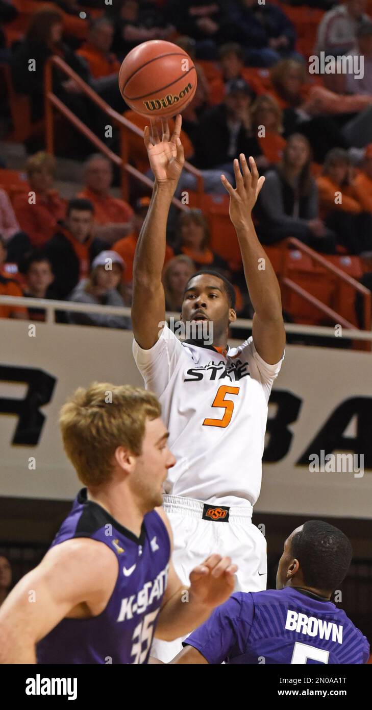 Oklahoma State guard Tavarius Shine, center, shoots over Kansas State ...
