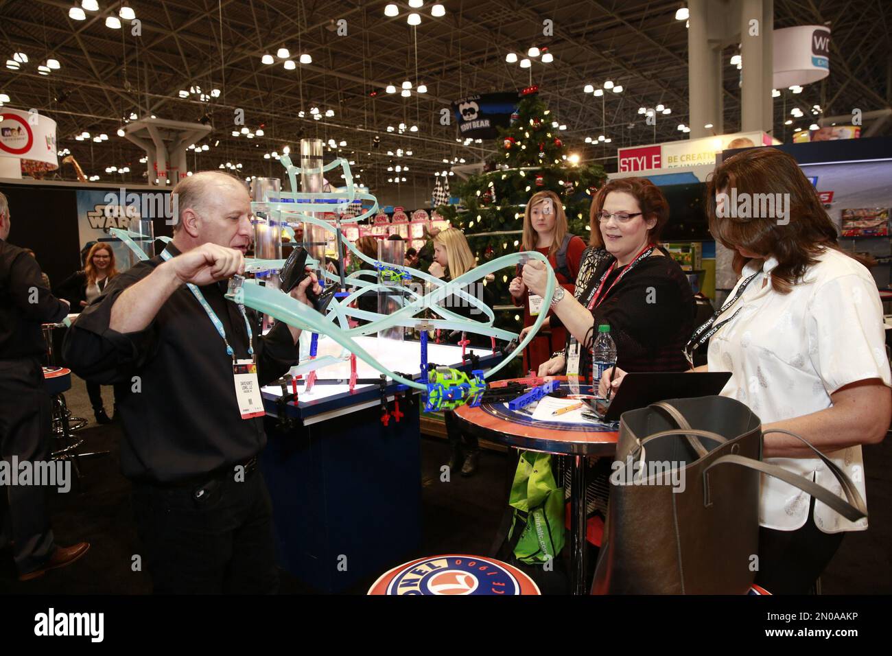 IMAGE DISTRIBUTED FOR LIONEL - Lionel unveils flexible new rail system ...