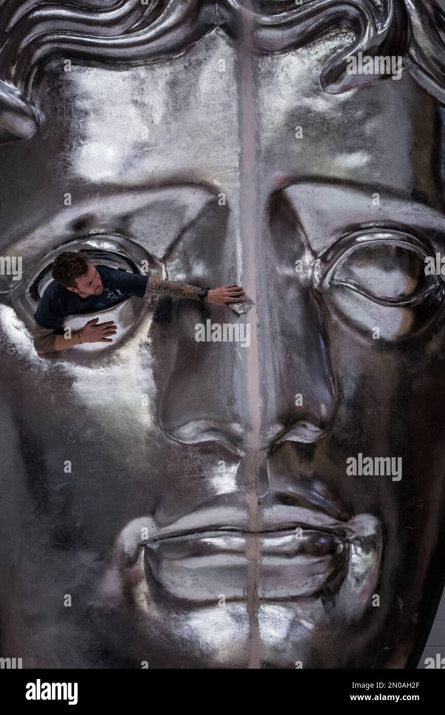 Set builder Charlie Wright works on a giant replica of the British ...