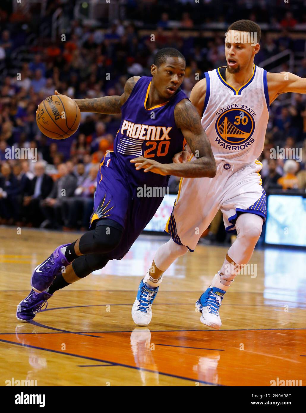 Phoenix Suns' Archie Goodwin (20) backs down Golden State Warriors ...