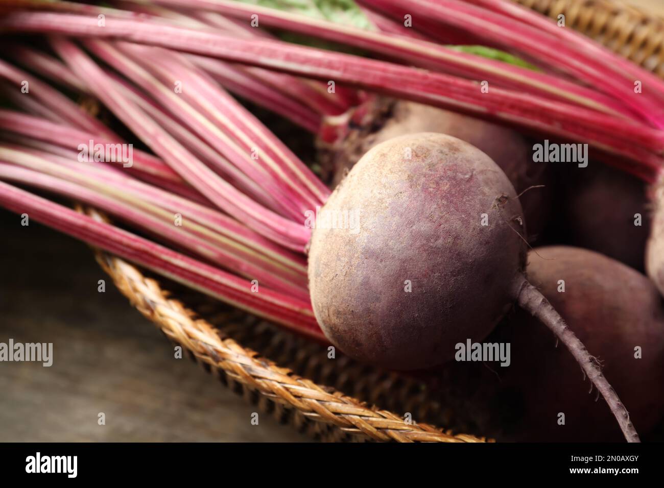 Raw ripe beets in wicker bowl, closeup Stock Photo - Alamy
