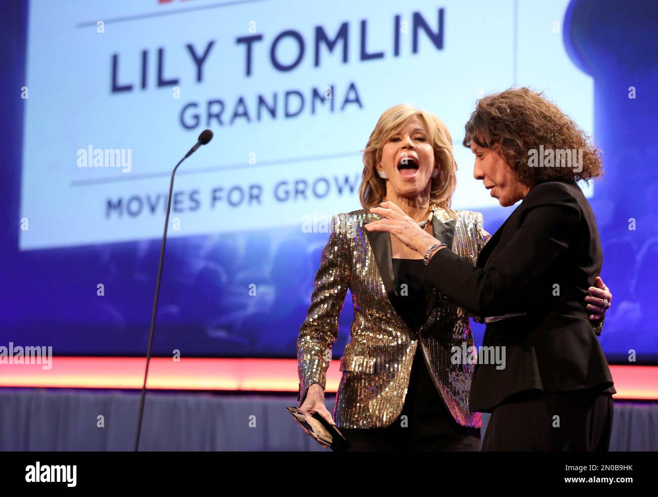 Jane Fonda presents the 'Best Actress' award to Lily Tomlin, right, at ...