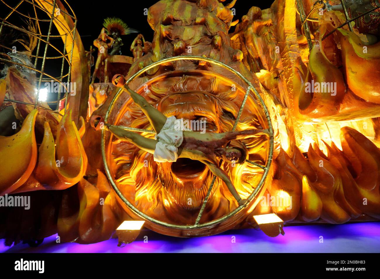 Performers from the Estacio de Sa samba school parade during Carnival ...