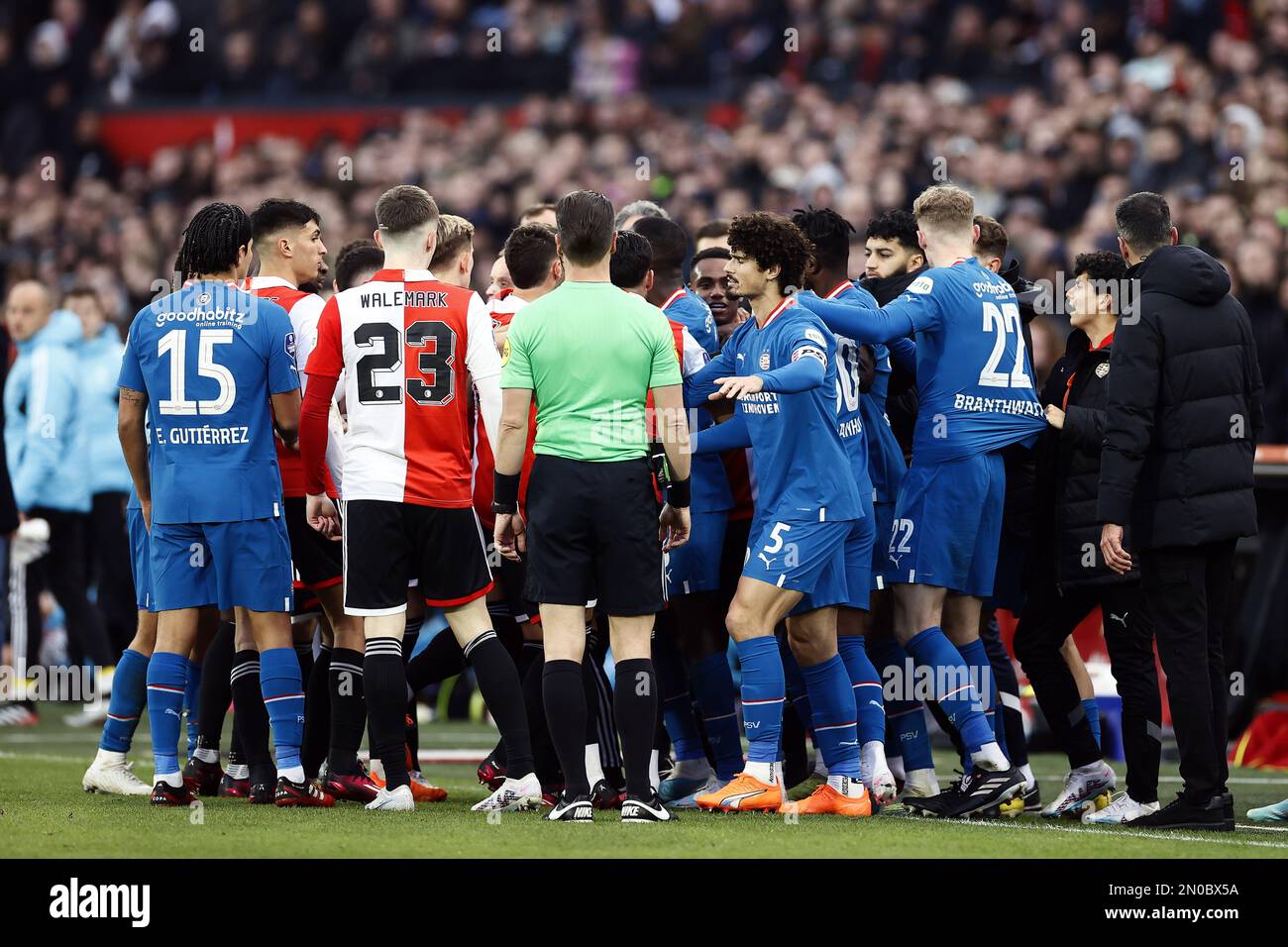 ROTTERDAM - scuffle during the Dutch premier league match between ...