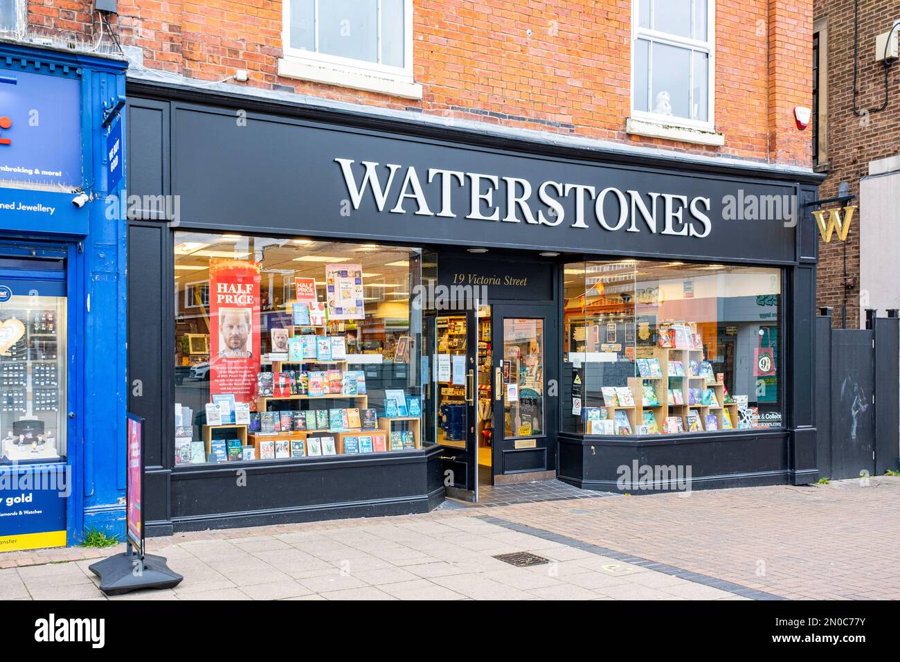 English book shop front hi-res stock photography and images - Alamy
