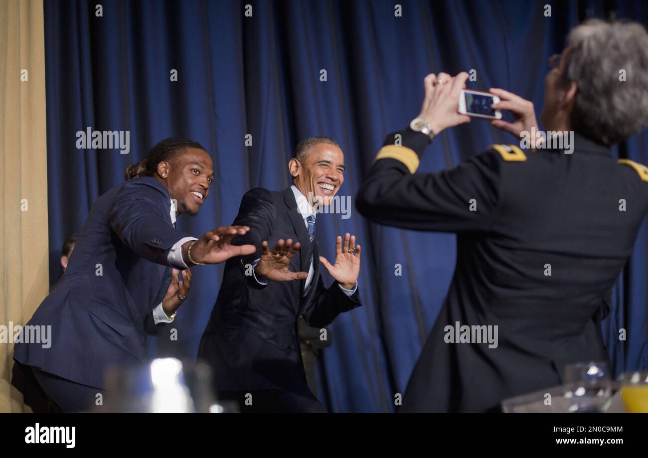 Army Maj. Gen. Julie A. Bentz photographs President Barack Obama and ...