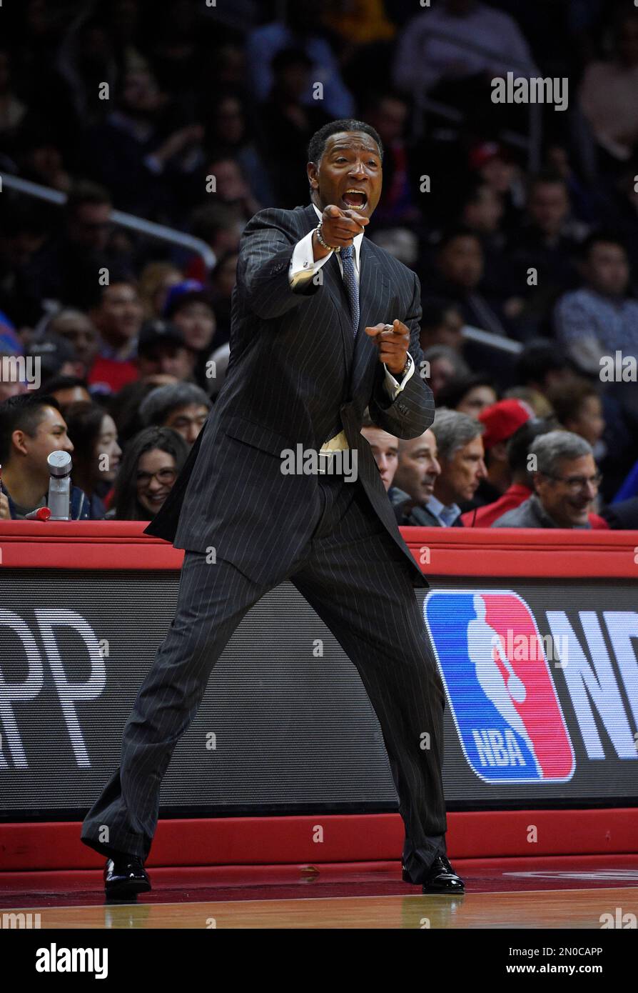 Minnesota Timberwolves head coach Sam Mitchell yells to his team during ...