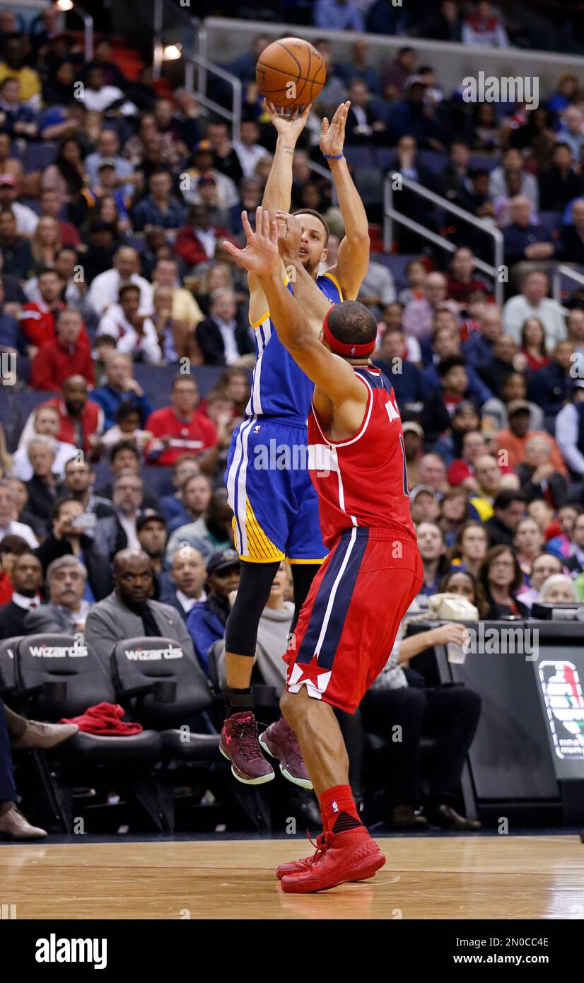 Golden State Warriors guard Stephen Curry shoots over Washington ...