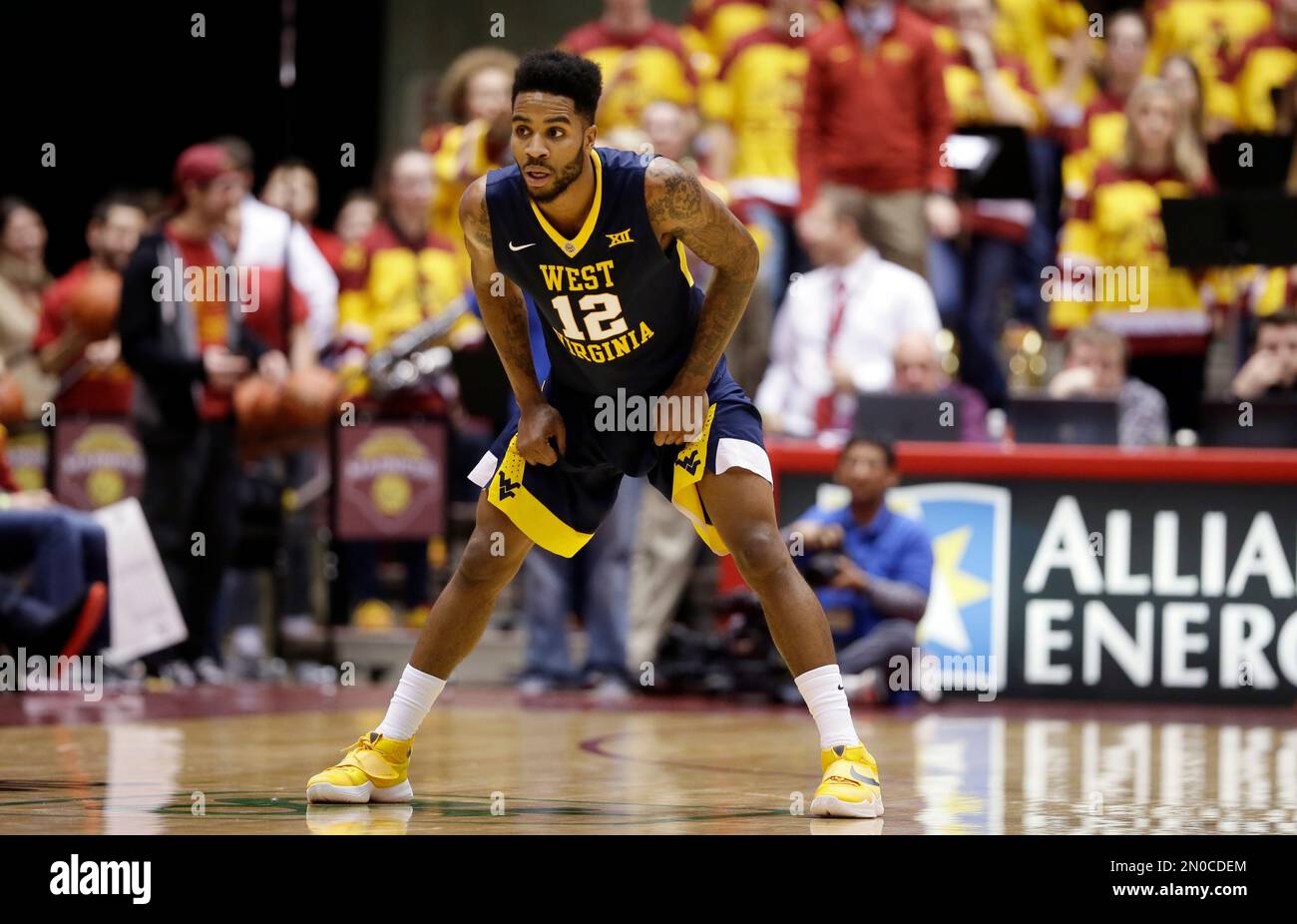 West Virginia guard Tarik Phillip plays defends during the first half ...