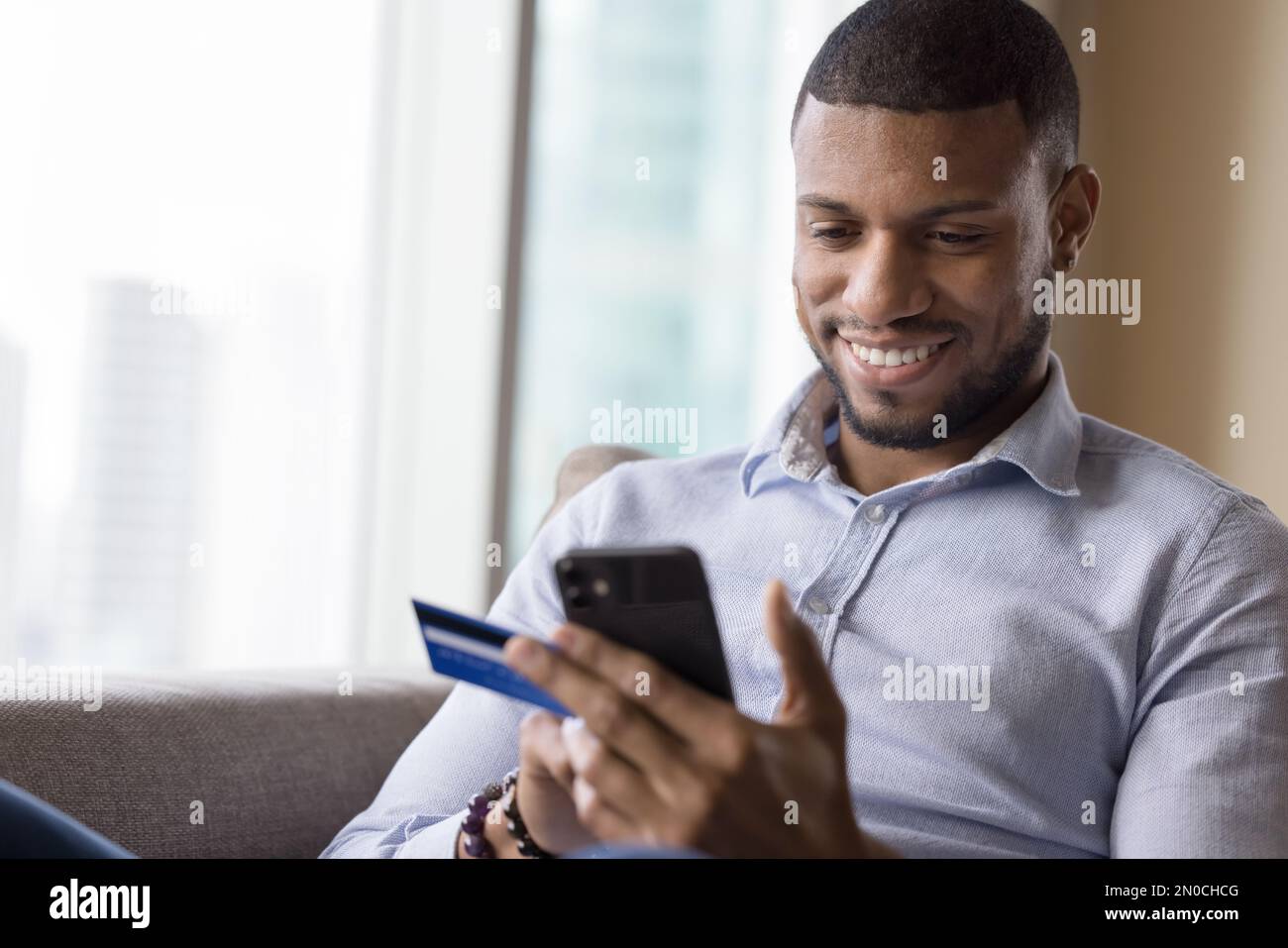 Payment using credit card hi-res stock photography and images - Alamy