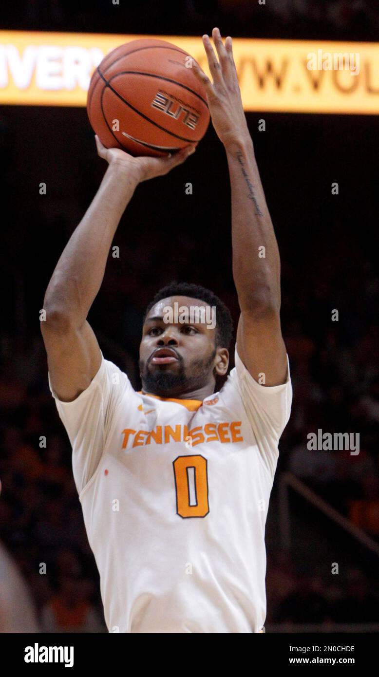 Tennessee guard Kevin Punter shoots a jumper during the second half of ...