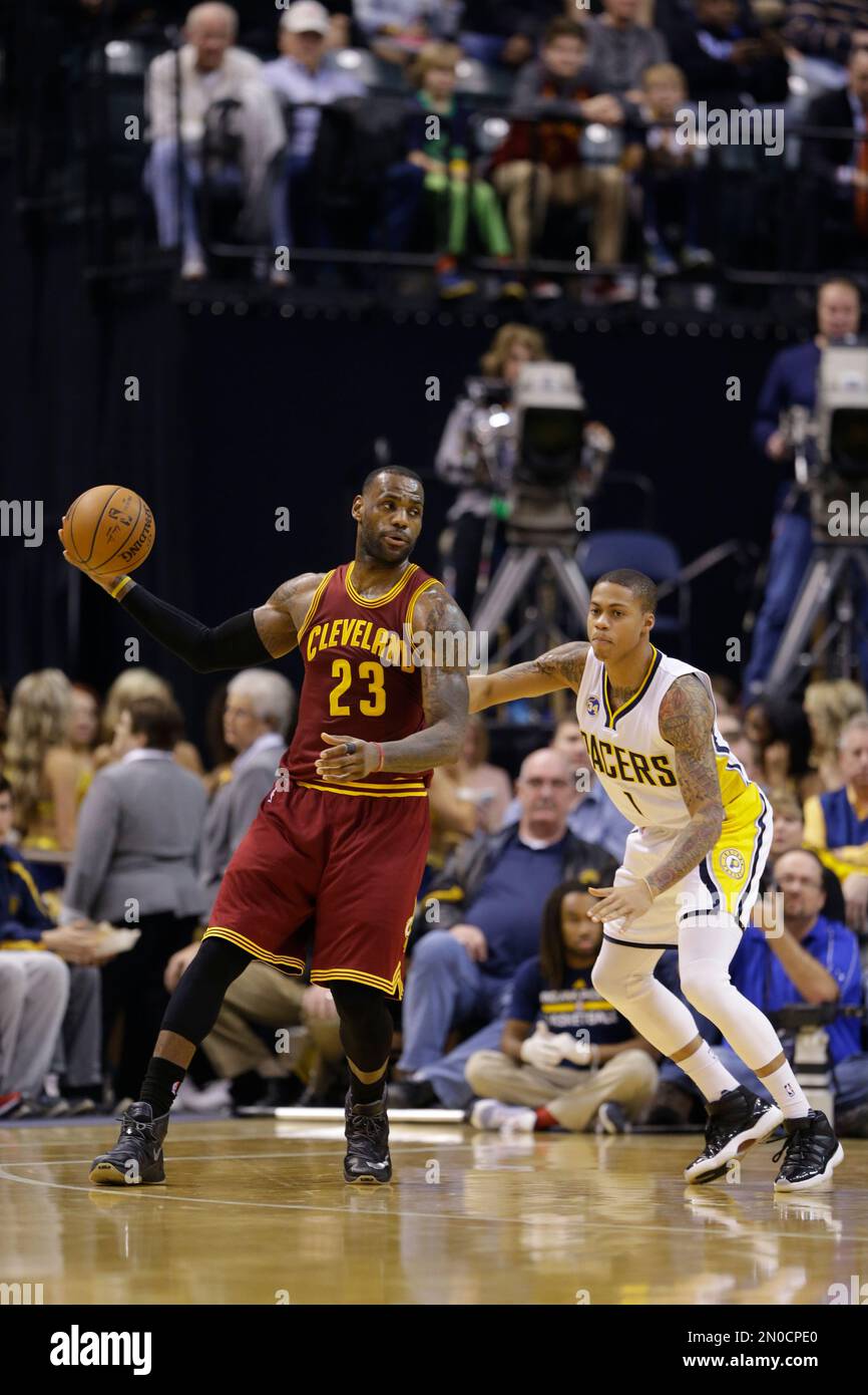 Cleveland Cavaliers forward LeBron James (23) drives on Indiana Pacers ...