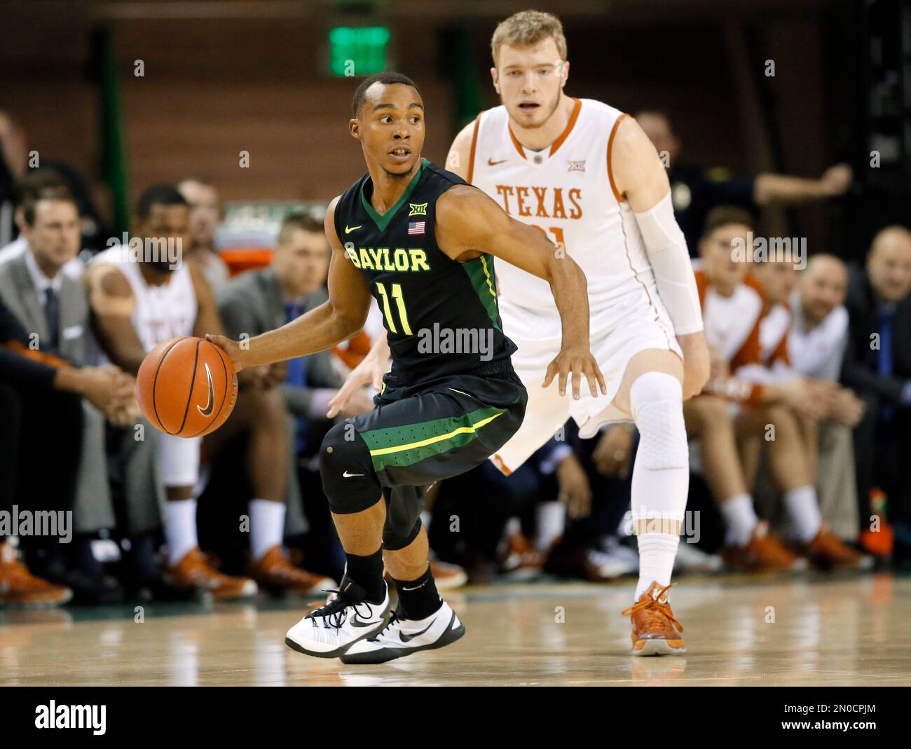 Baylor guard Lester Medford (11) moves the ball around as Texas forward ...