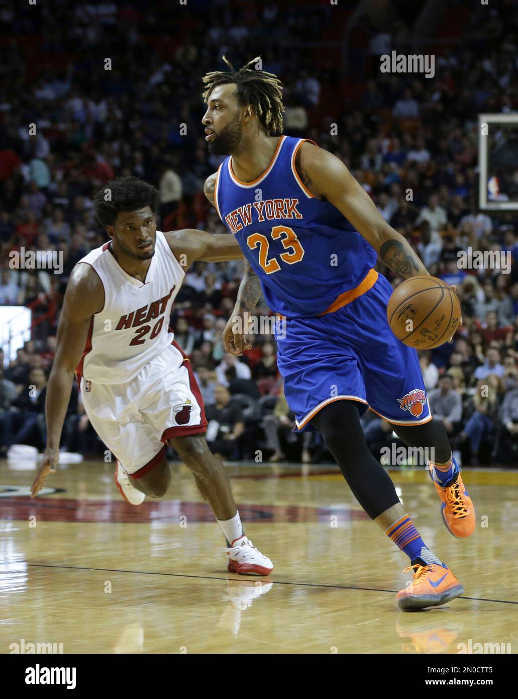 Miami Heat forward Justise Winslow (20) left, defends New York Knicks ...