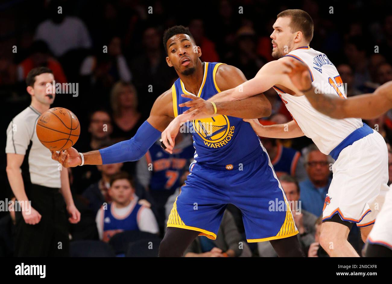 Golden State Warriors forward Jason Thompson (1) looks to pass around ...