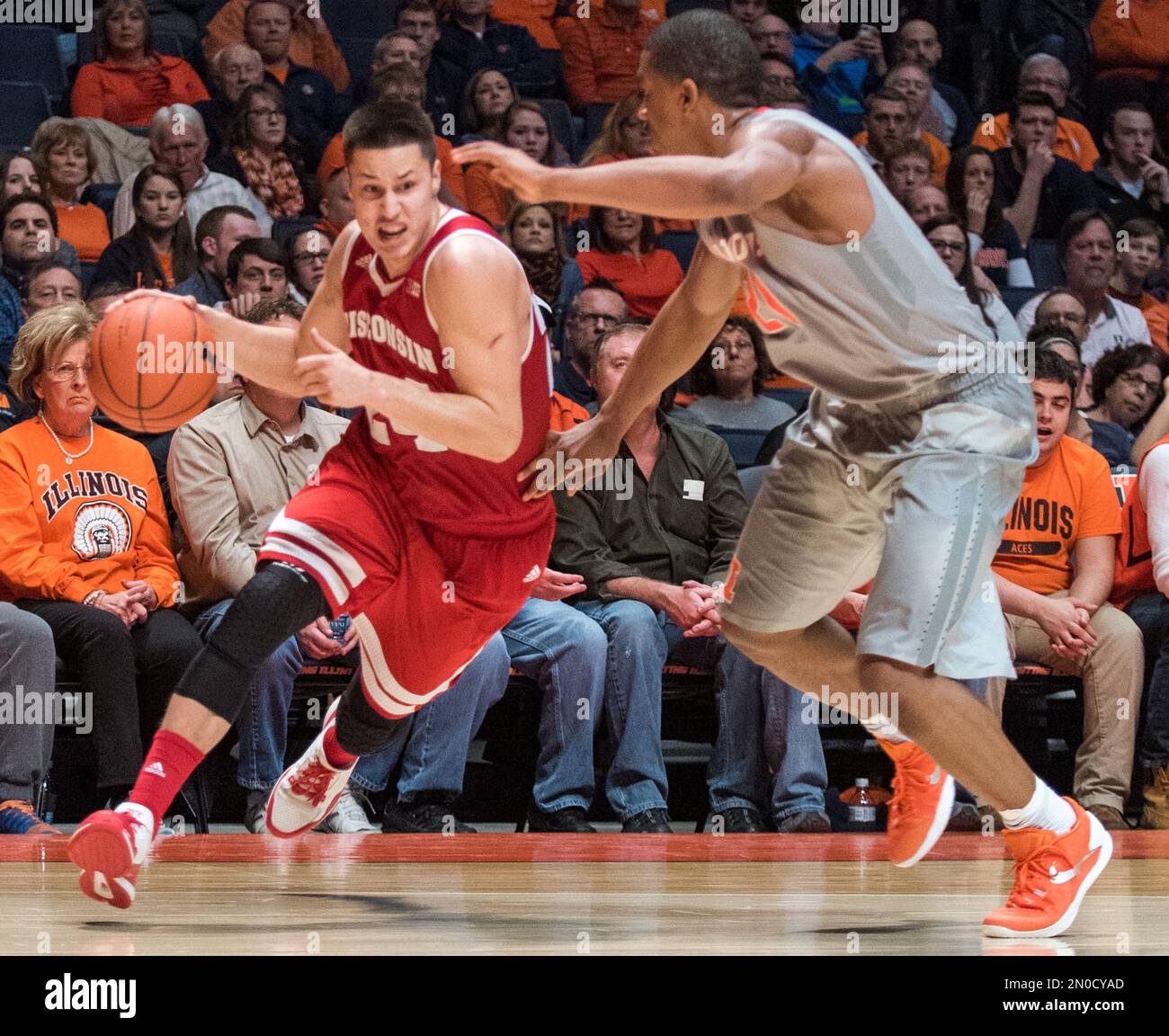 Wisconsin's guard Bronson Koenig (24) drives past Illinois' guard ...