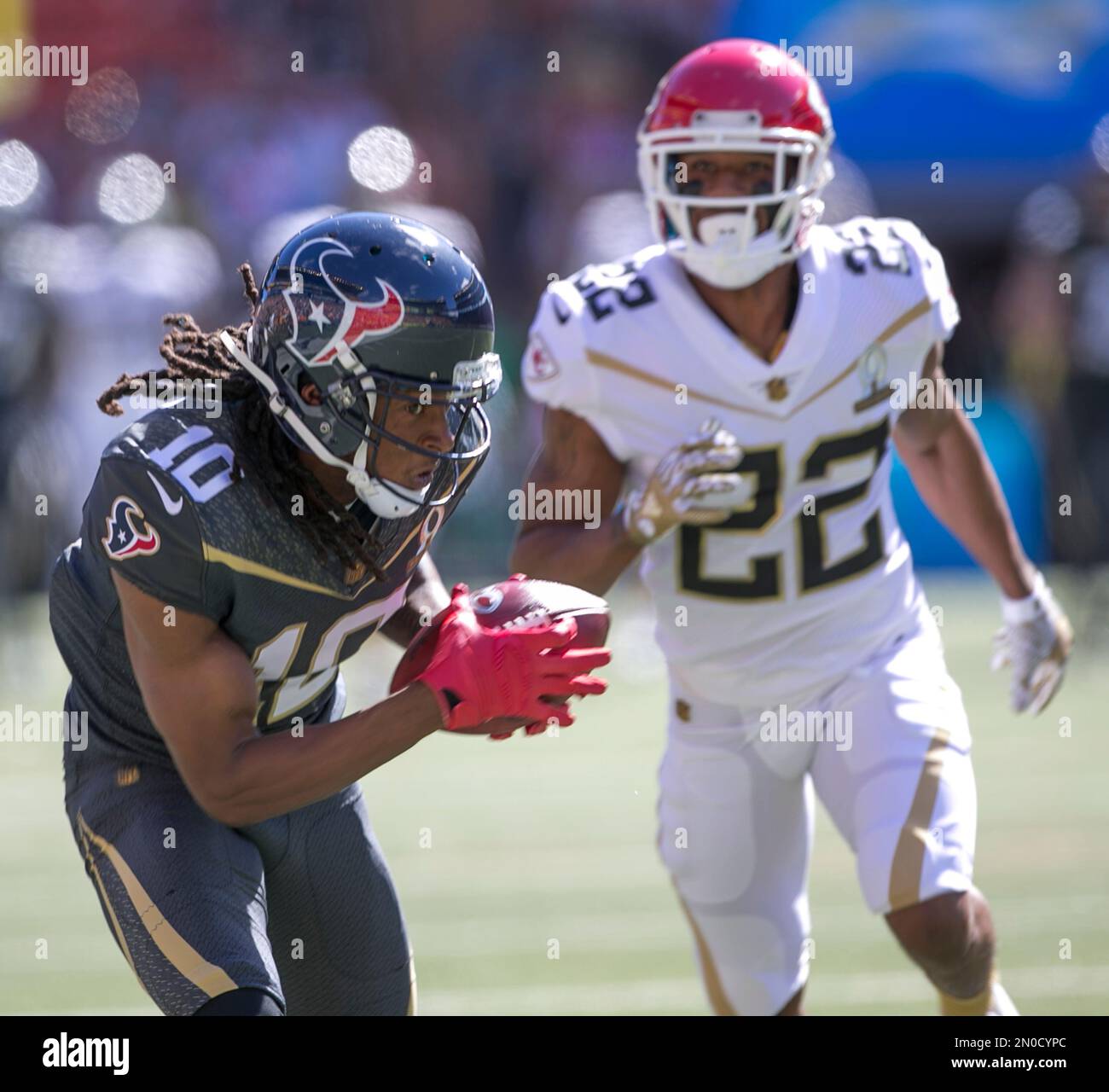Houston Texans wide receiver DeAndre Hopkins (10) of Team Irvin pulls ...