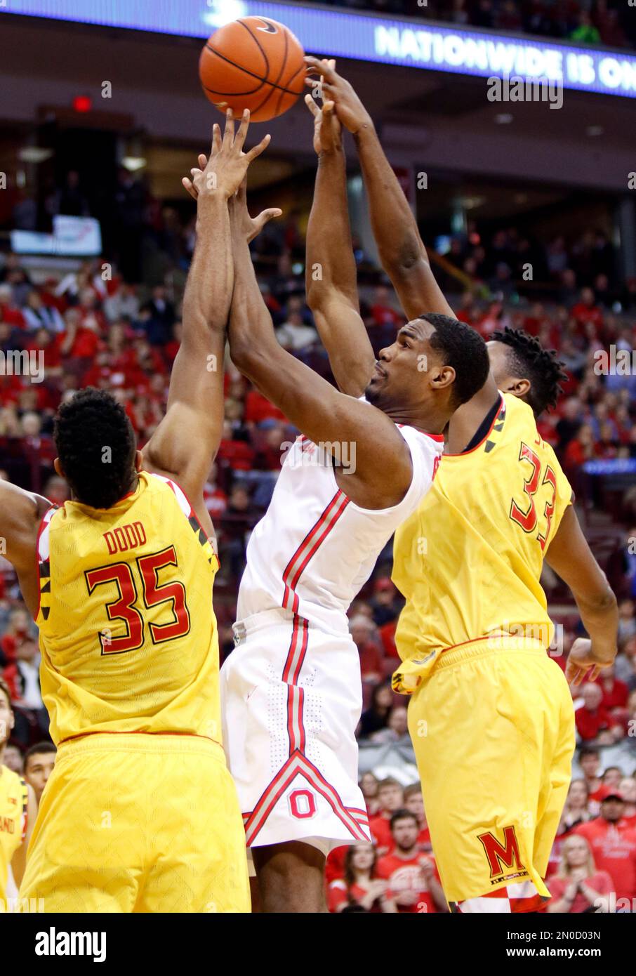 Ohio State's Daniel Giddens, center, goes up for a shot against ...