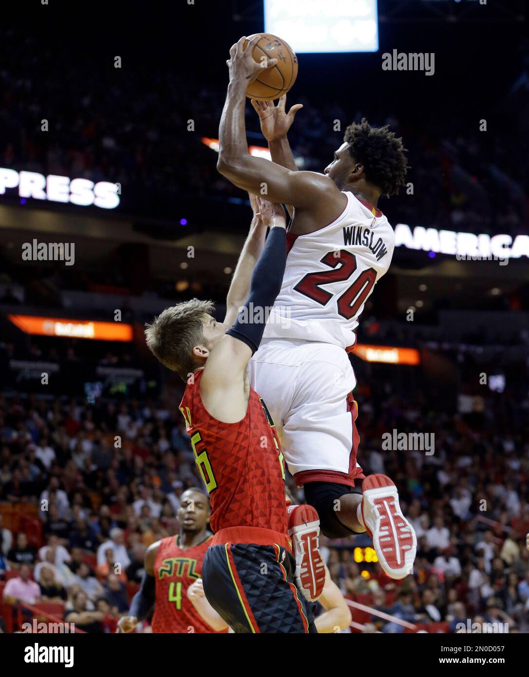 Miami Heat forward Justise Winslow (20) goes to the basket against ...
