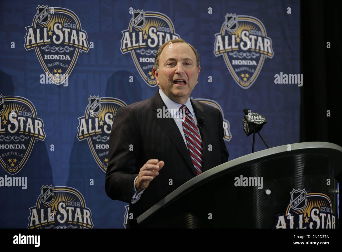 NHL commissioner Gary Bettman speaks before the NHL hockey All-Star ...