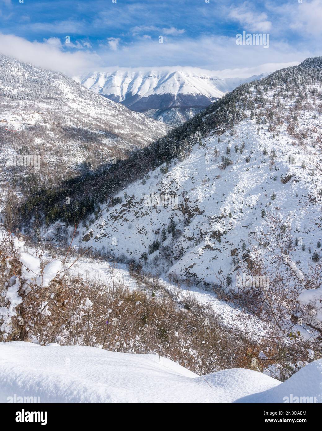 Medieval snow hi-res stock photography and images - Alamy