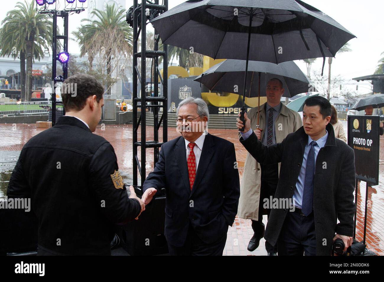 Super Bowl 50 Host Committee chairman Daniel Lurie, left, welcomes ...