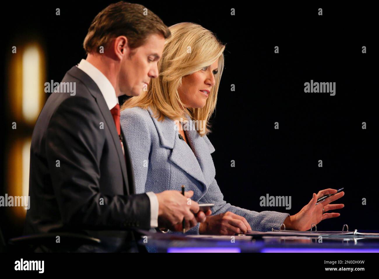 FOX News debate moderators Bill Hemmer looks over his notes as Martha ...