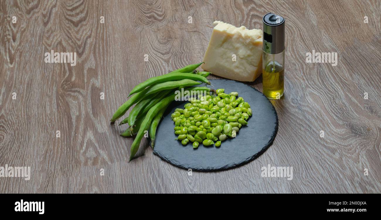 Peeled broad beans hi-res stock photography and images - Alamy