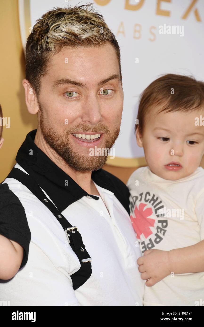 BEVERLY HILLS, CALIFORNIA - FEBRUARY 04: (L-R) Lance Bass and Alexander ...