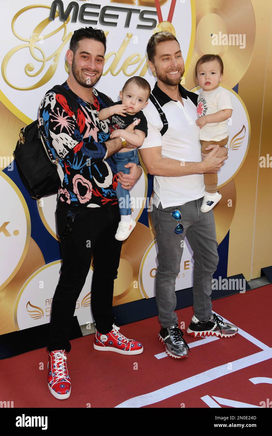 BEVERLY HILLS, CALIFORNIA - FEBRUARY 04: (L-R) Michael Turchin, Violet ...