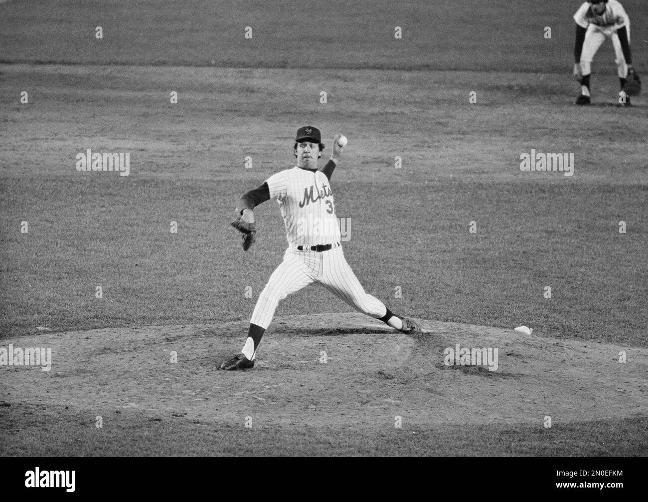 Jon Matlack, Mets pitcher, prepares to hurl pitch during the fourth ...
