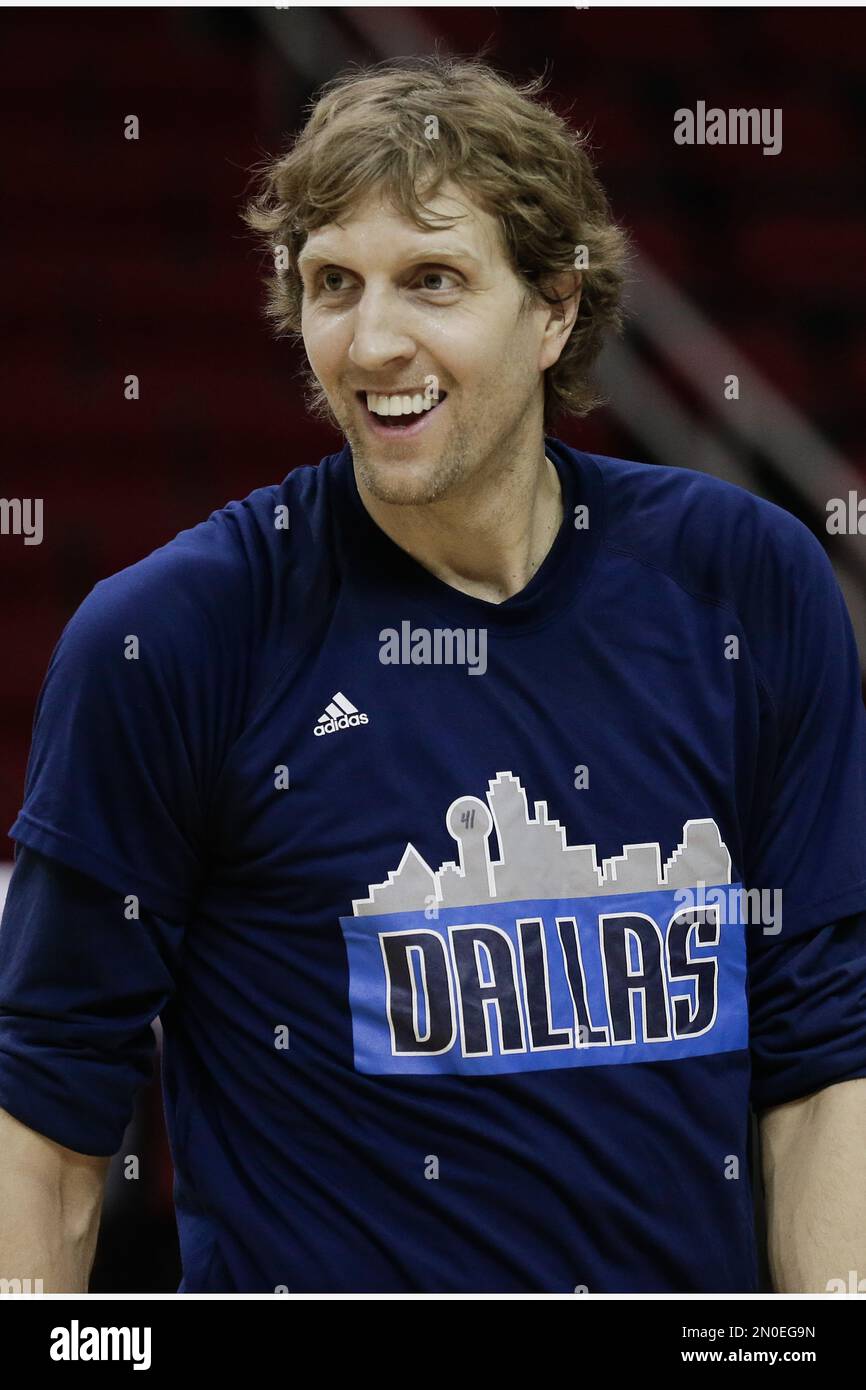 Dallas Mavericks forward Dirk Nowitzki (41) warm-ups before playing the ...