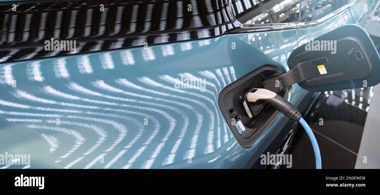 Battery charge car hi-res stock photography and images - Alamy