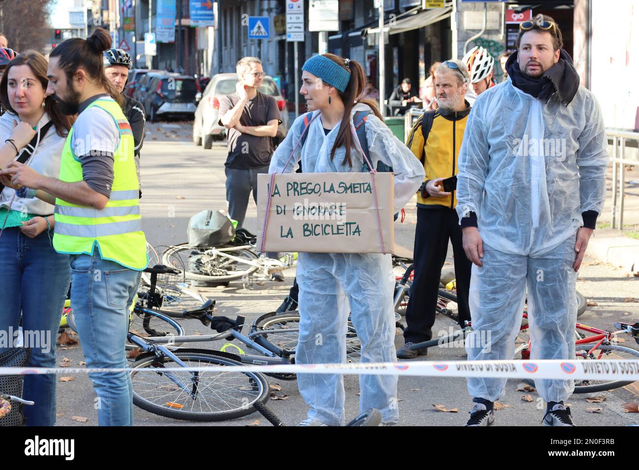 Cycling protesters hi-res stock photography and images - Alamy