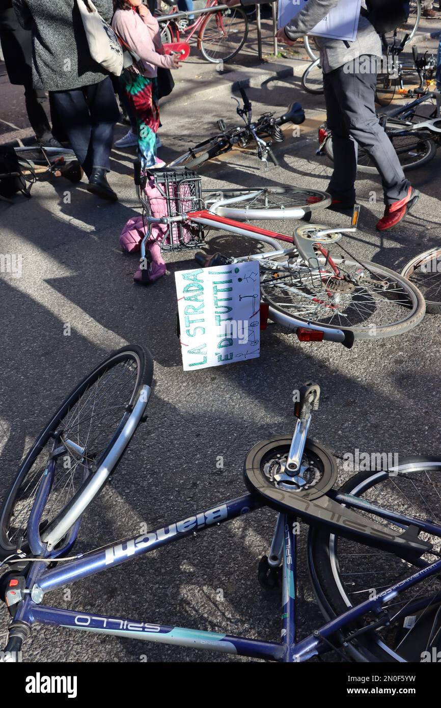 Bike lane protest hi-res stock photography and images - Alamy