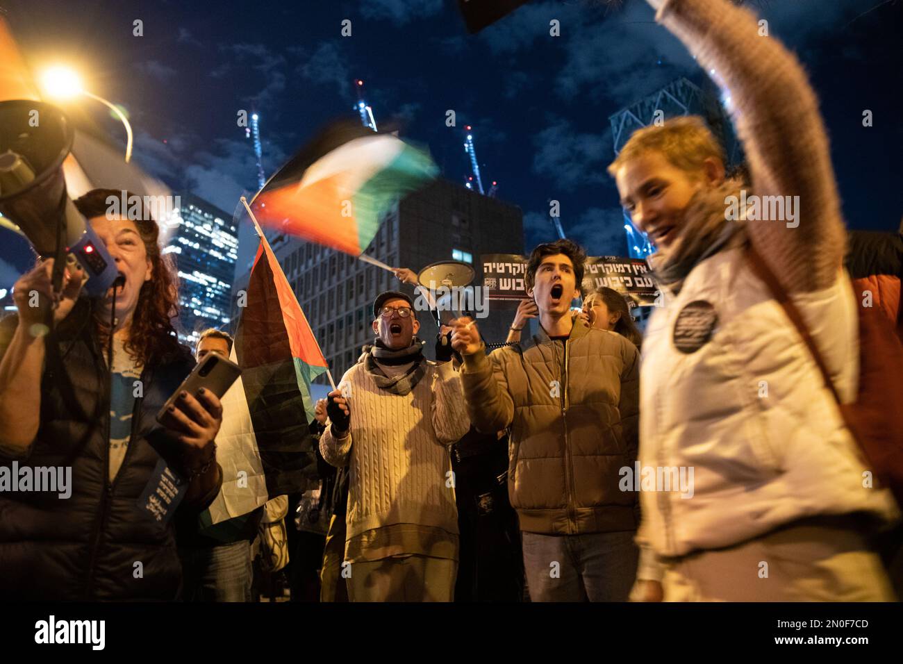 Israelis waving Palestine flags calling against the Israeli occupation ...