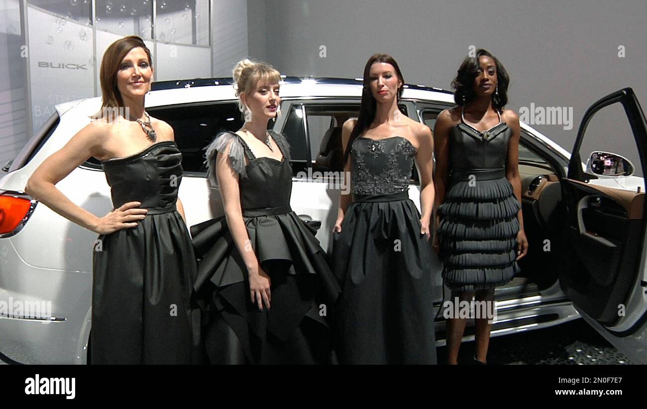 In this Jan. 14, 2016 photo, Models Wendy Schaffer, left to right, Joan ...