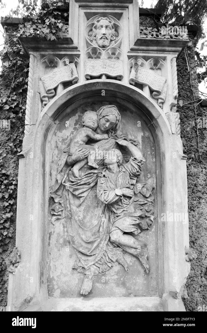 Old misery statue hi-res stock photography and images - Alamy