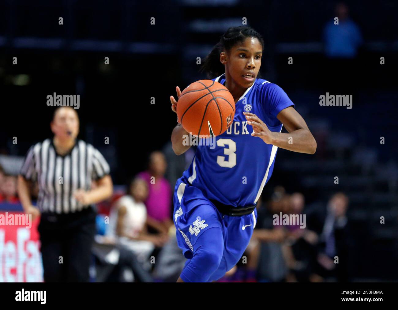 Kentucky guard Janee Thompson (3) dribbles up court in the second half ...