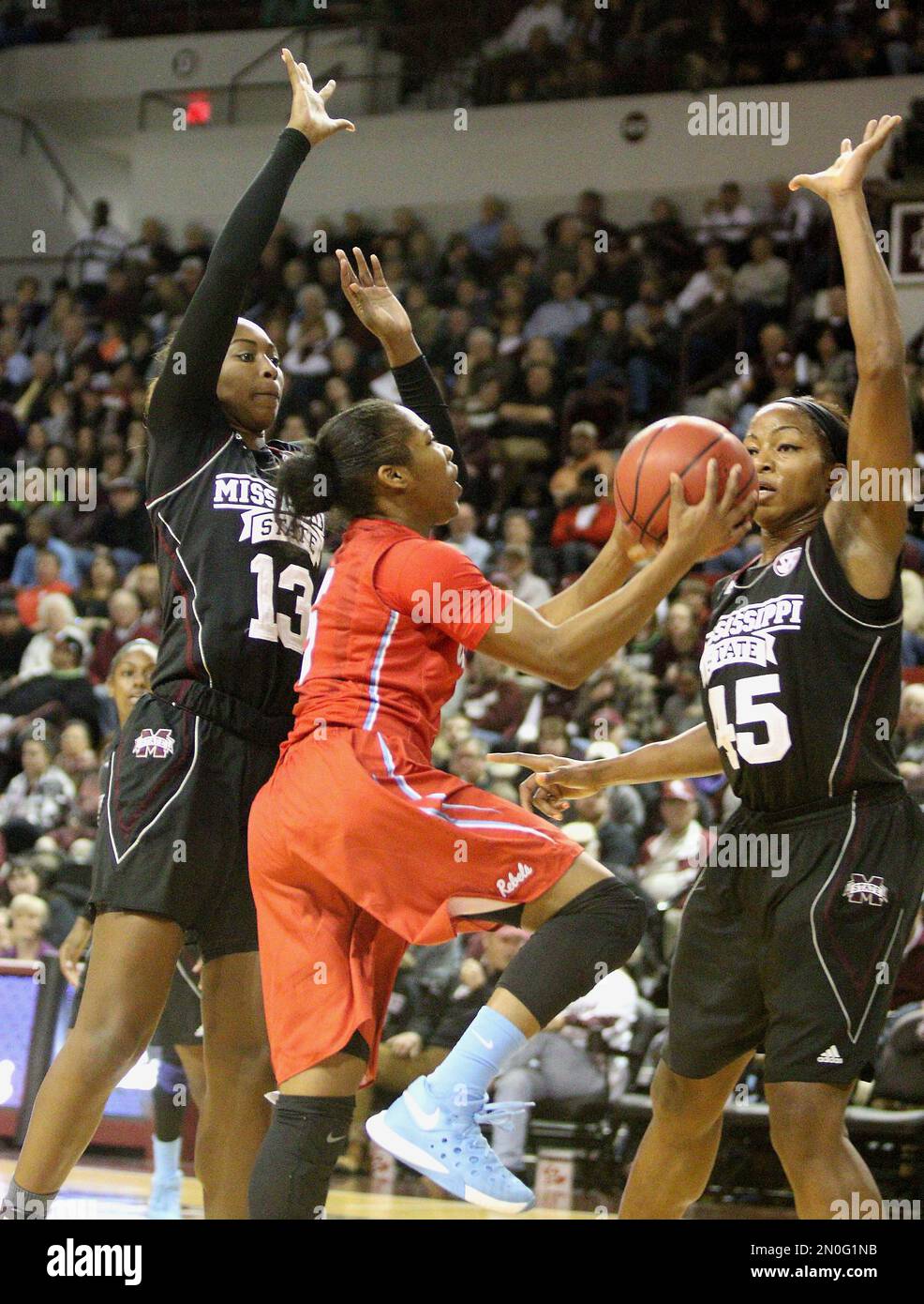 Mississippi guard Erika Sisk (5) drives between Mississippi State ...