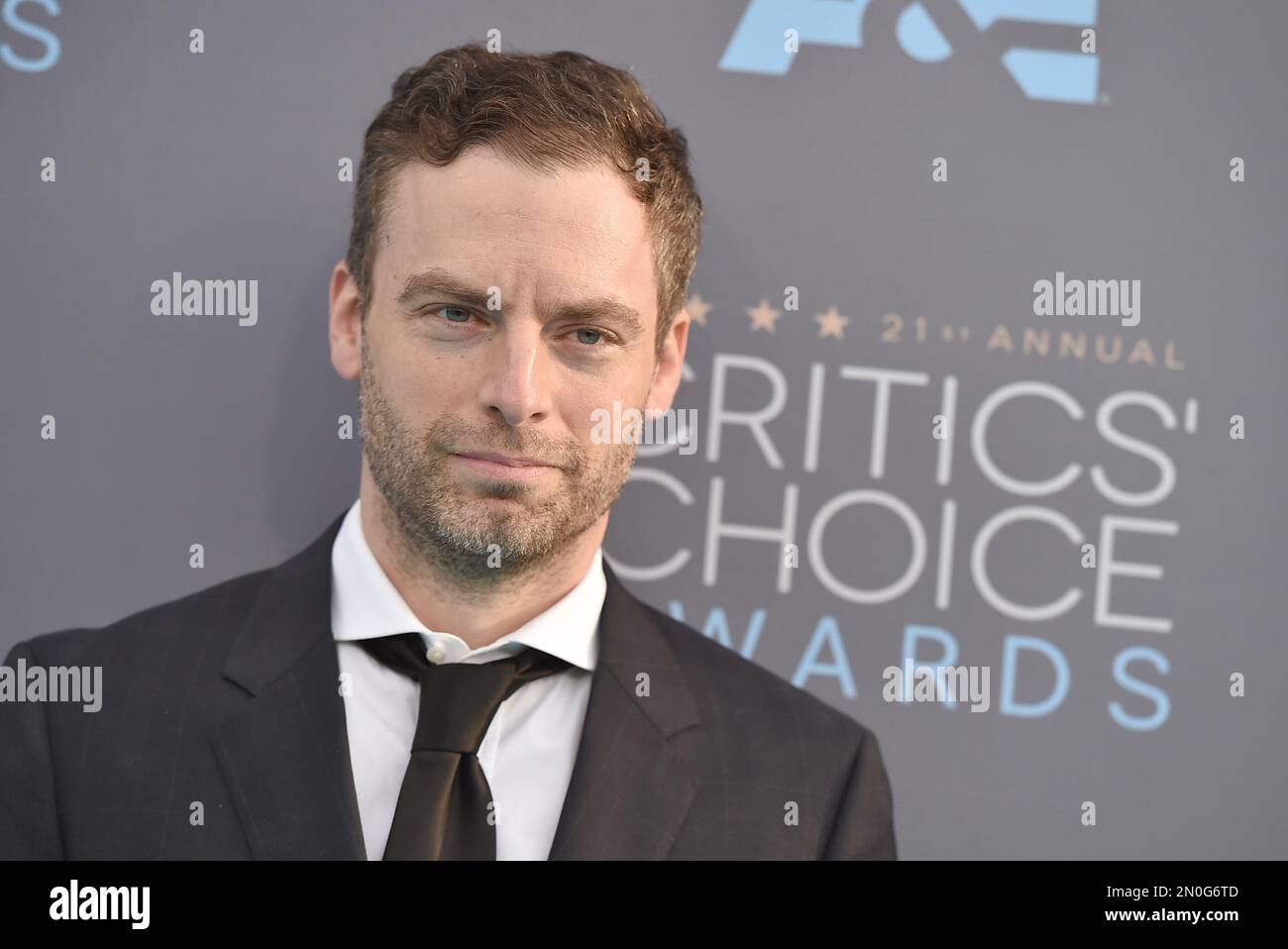 Justin Kirk arrives at the 21st annual Critics' Choice Awards at the ...