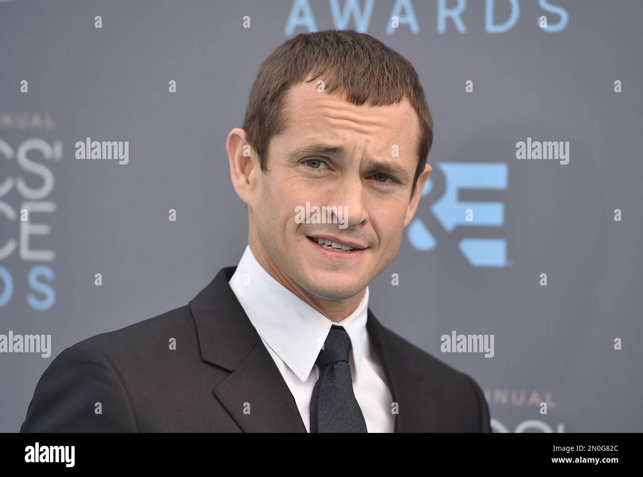 Hugh Dancy arrives at the 21st annual Critics' Choice Awards at the ...