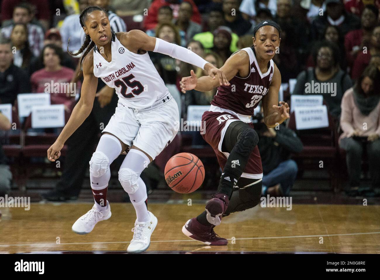 South Carolina guard Tiffany Mitchell (25) and Texas A & M guard ...