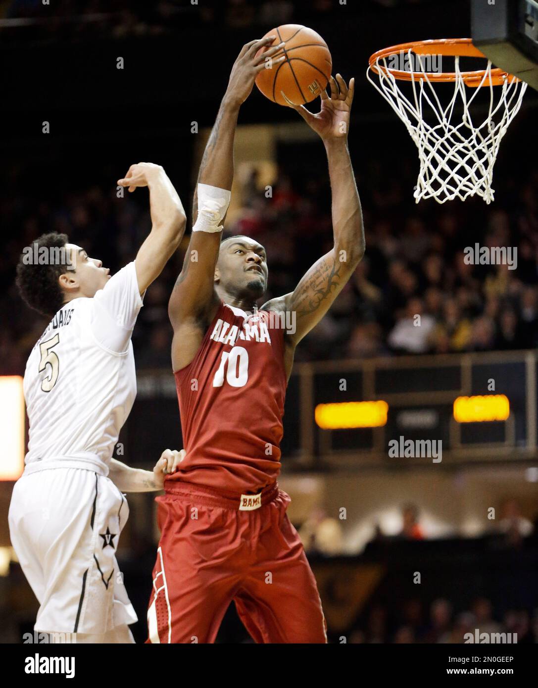 Alabama forward Jimmie Taylor (10) grabs a rebound in front of ...
