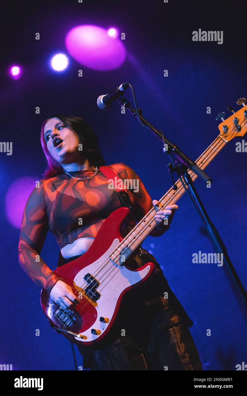 Fin power singer hi-res stock photography and images - Alamy