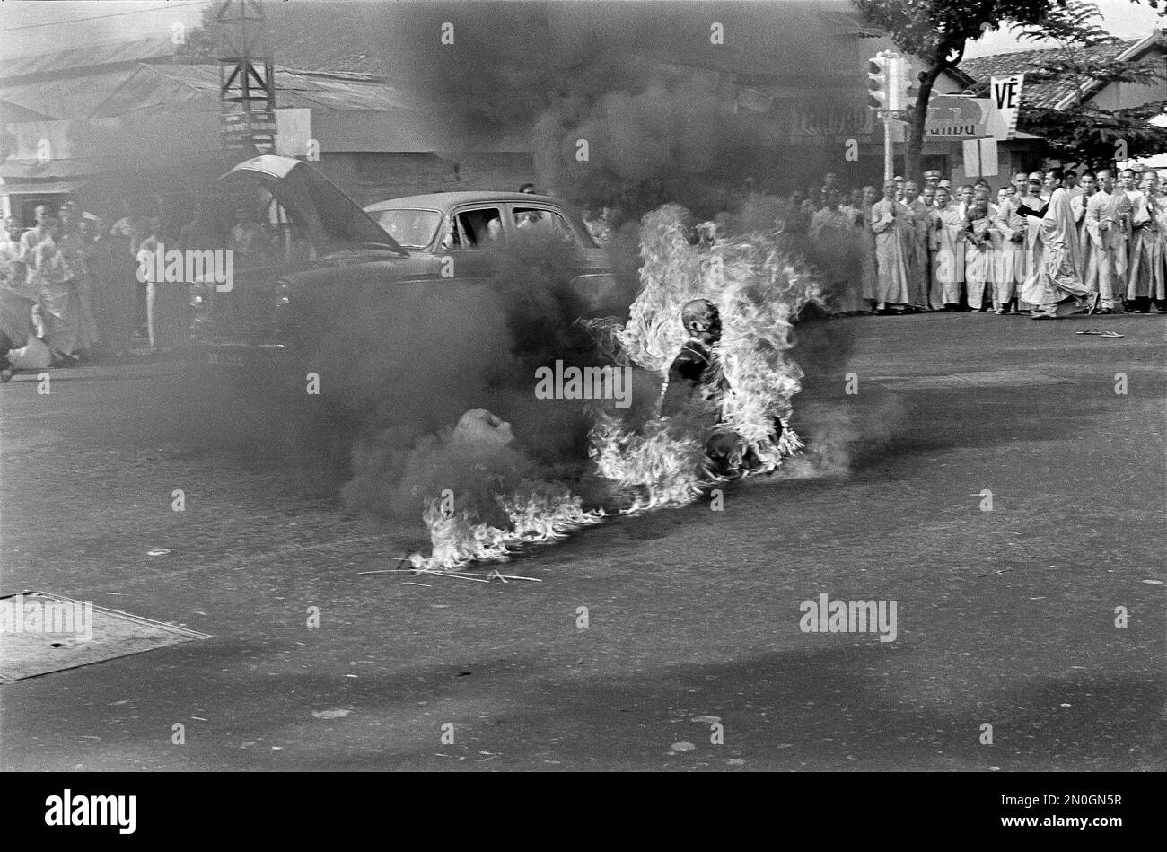 EDS NOTE: GRAPHIC CONTENT - Thich Quang Duc, a Buddhist monk, burns ...