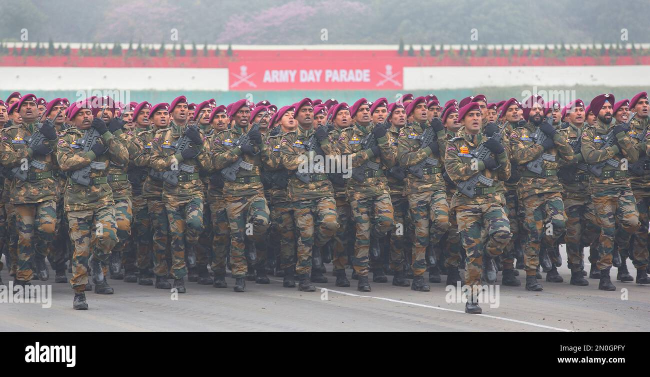 Indian army Para commandos march during the Army day parade in New ...