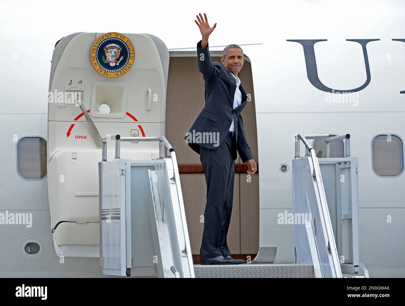 President Barack Obama waves goodbye after boarding Air Force One to ...