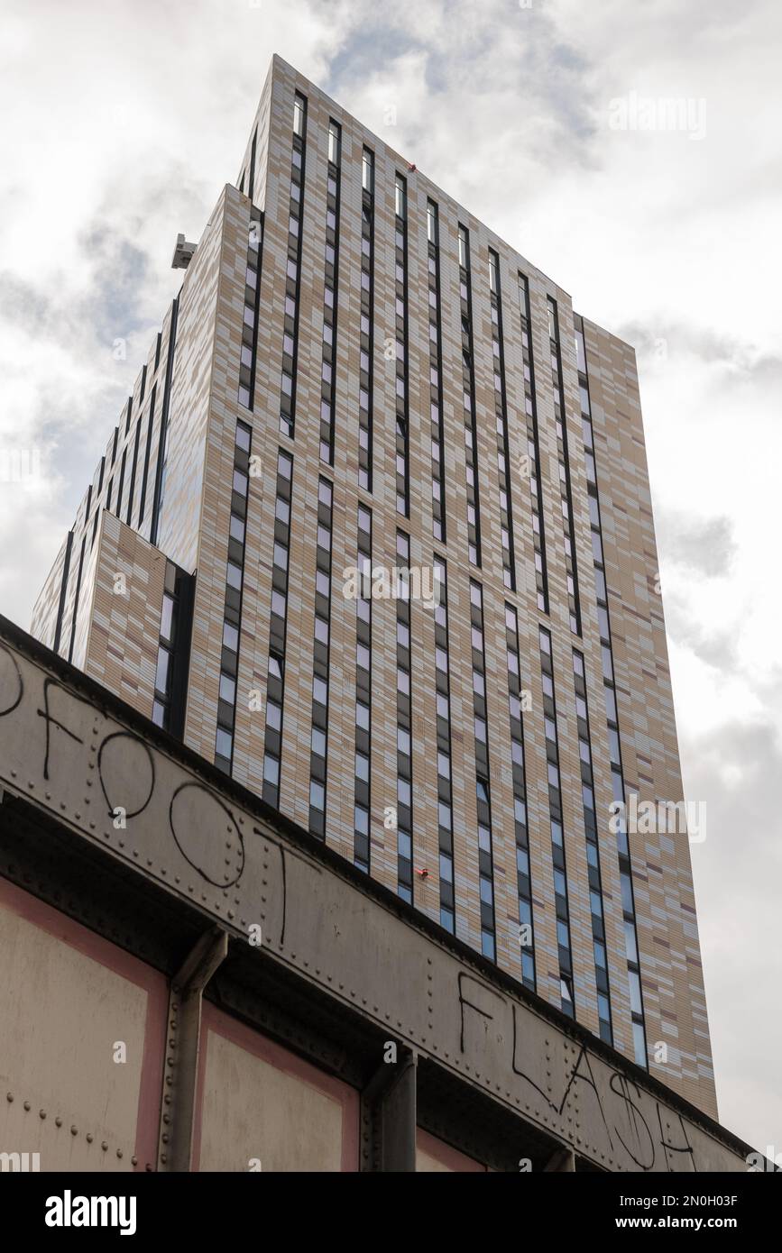 High rise building in Vauxhall, South London Stock Photo - Alamy